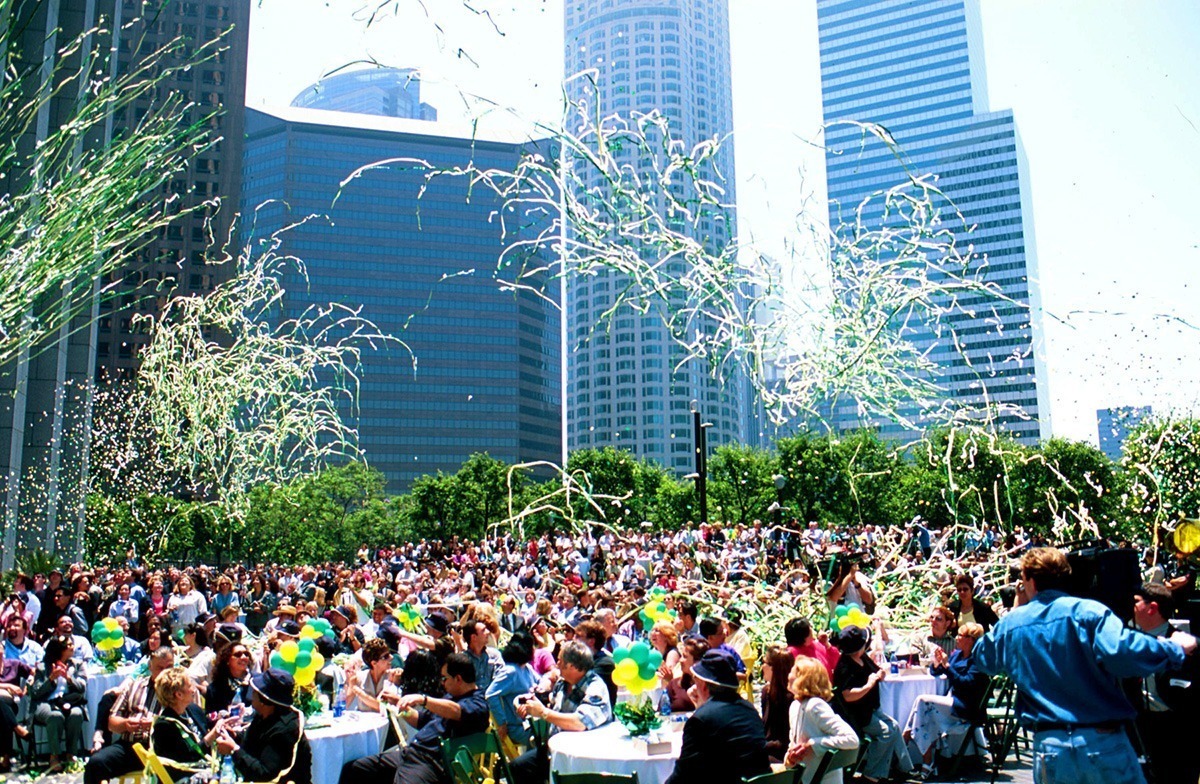 Confetti Cannons & Streamer Effects | Confetti Streamers at Events ...